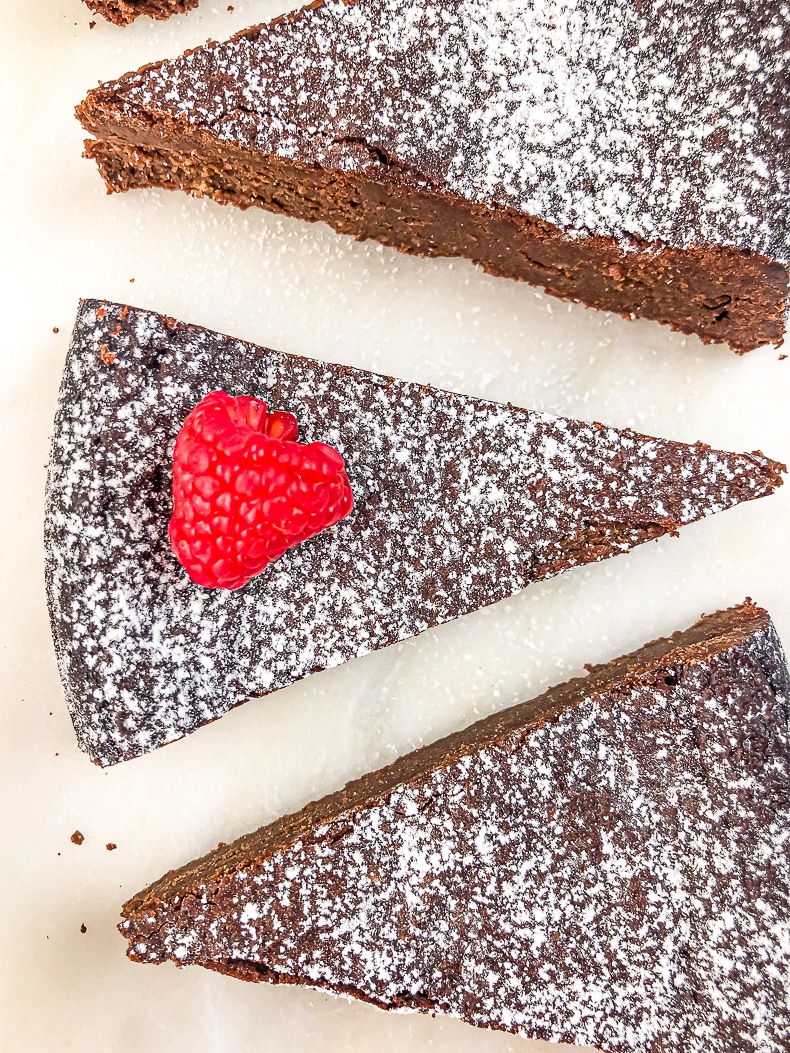Keto Flourless Chocolate Cake - The Kellie Kitchen